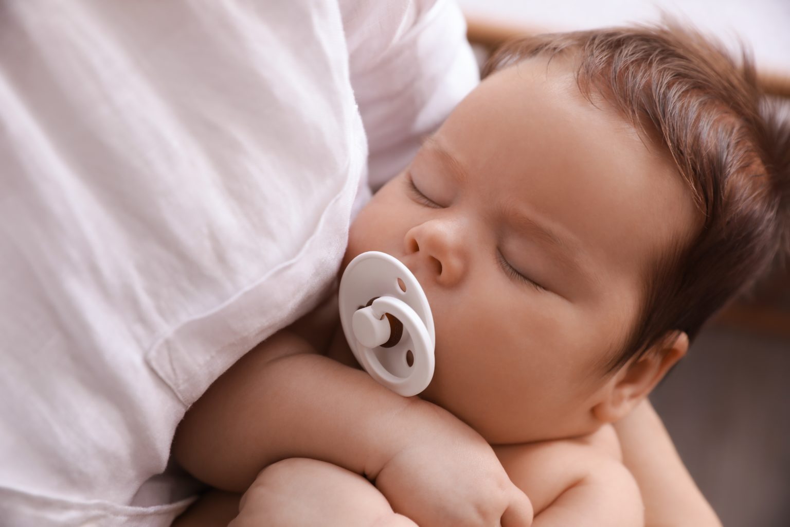 Everything You Need to Know About Offering Your Breastfed Baby a ...